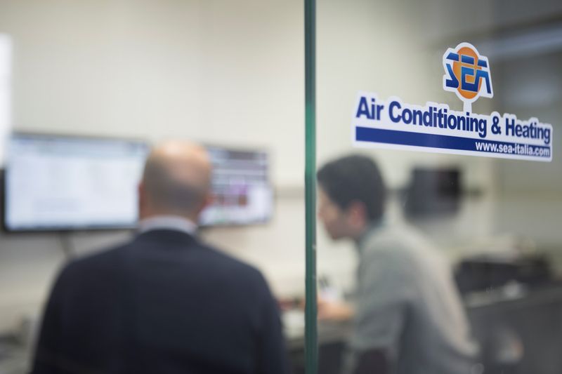 Testing mobile air conditioning system